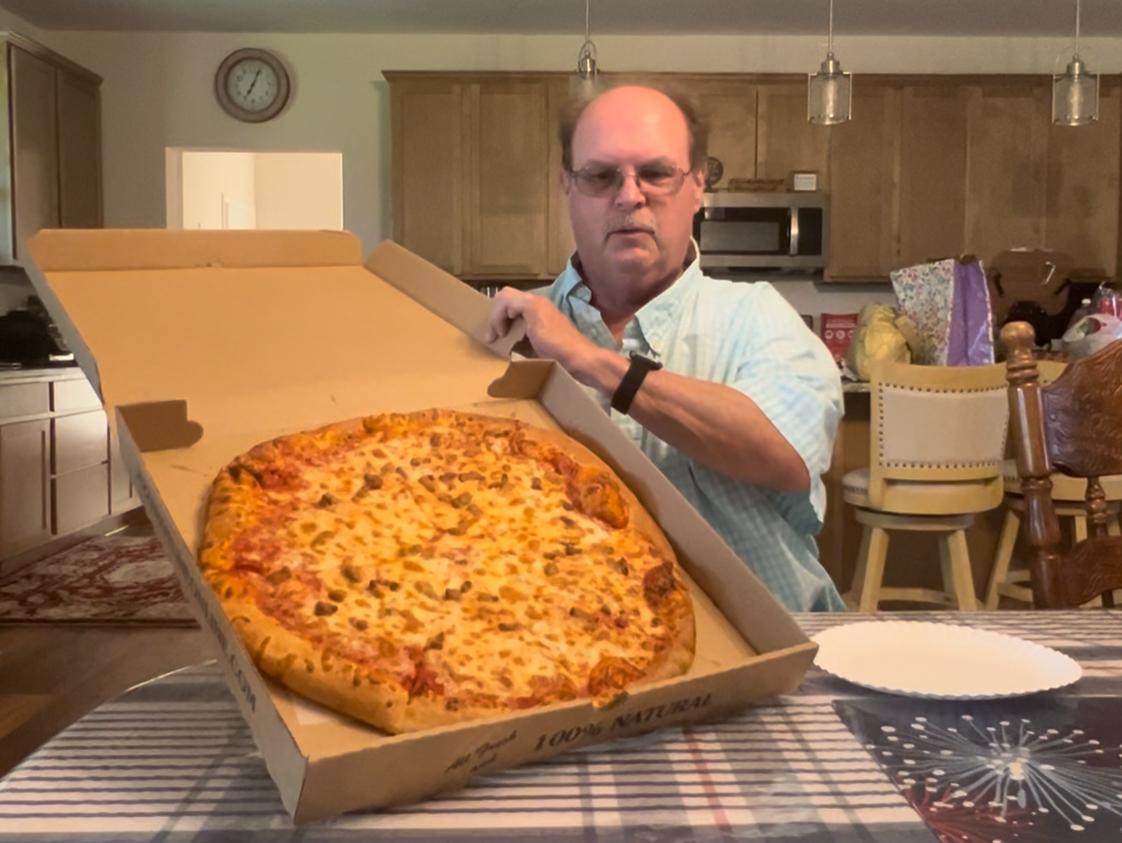 Reviewing Pizza Hotline’s Sausage and Extra Cheese – Rick Snider's Washington